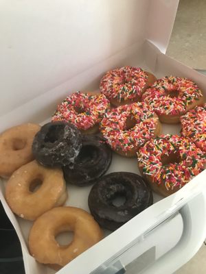 DIXIE CREAM DONUTS “MELT IN YOUR MOUTH” - 48 Photos & 161 Reviews ...