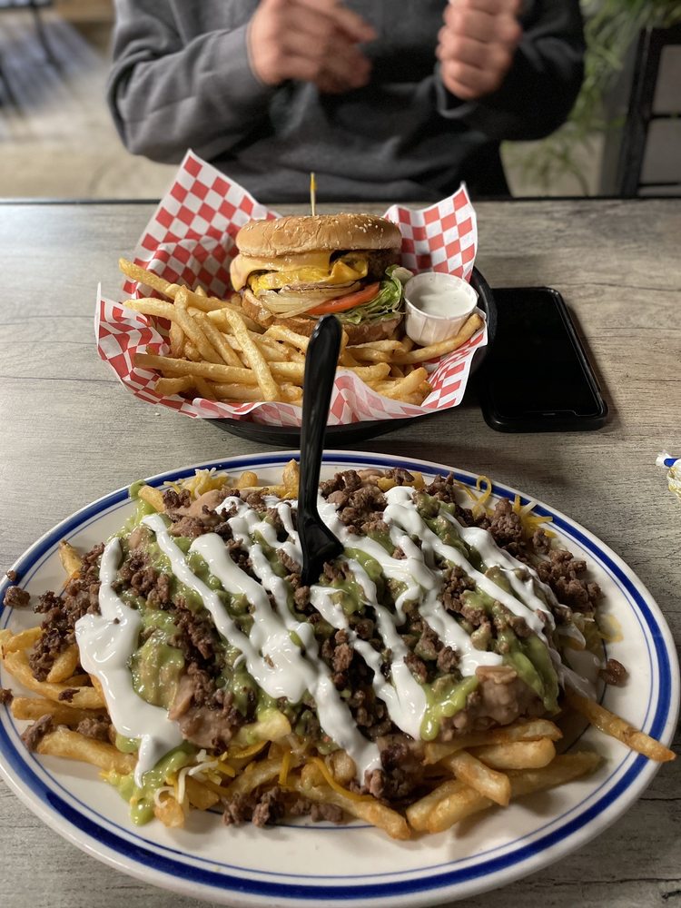 GUS JR - Updated January 2025 - 129 Photos & 176 Reviews - 497 E 4th St ...