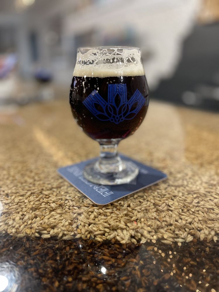 FENCELINE BEER LAB - 48 Photos & 18 Reviews - 107 S Main Ave, Huxley ...