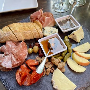 TWISTED VINE - Updated October 2025 - 1217 Photos & 1326 Reviews - 127 ...