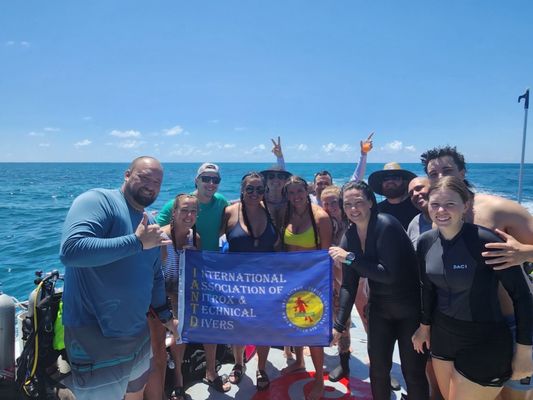 DEEP SIX DIVERS SERVICE - 36 Photos & 13 Reviews - 1631 E Edgewood Dr ...