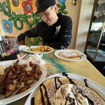 MONKEY BUSINESS CAFE - Updated February 2025 - 2006 Photos & 1741 ...