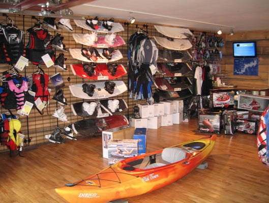 THE BOAT SHOP - Updated August 2025 - 12 Photos & 27 Reviews - 125 Boat ...