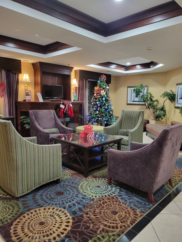 HOLIDAY INN EXPRESS & SUITES TOWER CENTER NEW BRUNSWICK - Updated ...