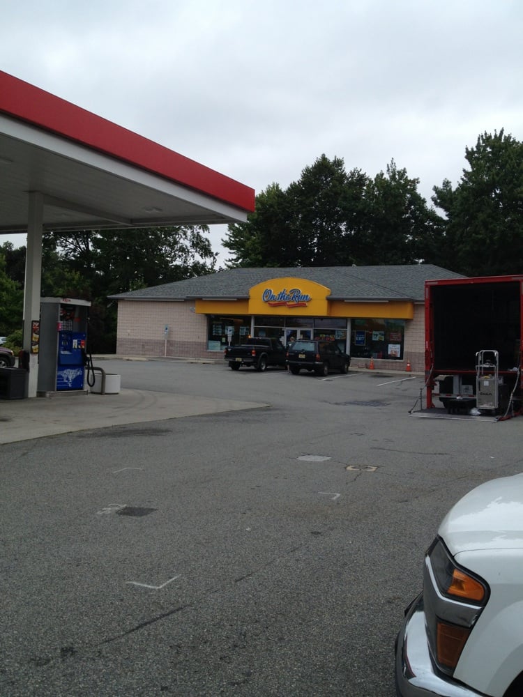 ON THE RUN EXXON - 100 N Rt 17, Paramus, NJ - Yelp