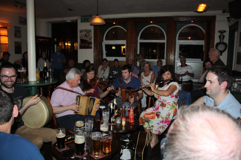 ROB ROY BAR - Updated November 2024 - 19 Photos - 2/3 Pearse Square ...