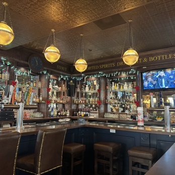 THE CASTLE IRISH PUB AND RESTAURANT - Updated July 2024 - 164 Photos ...