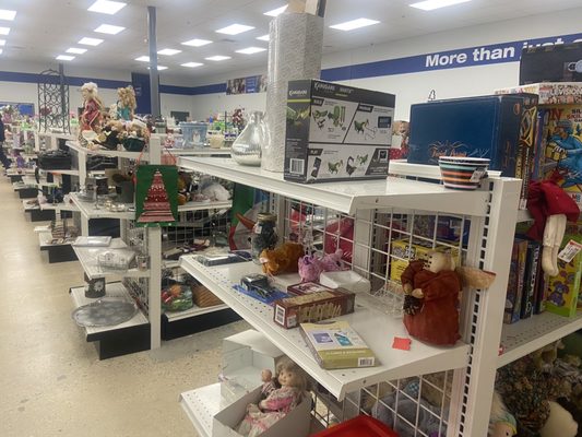 GOODWILL STORE & DONATION CENTER - Updated January 2026 - 68 Photos ...