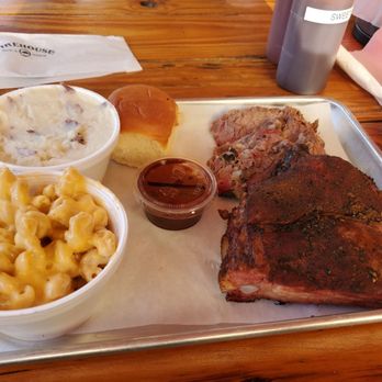 FIREHOUSE QUE & BREW - Updated December 2024 - 330 Photos & 576 Reviews ...