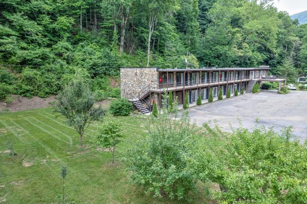 HEART OF THE VALLEY MOTEL - Updated July 2025 - 10 Photos - 73 Heart Ln ...