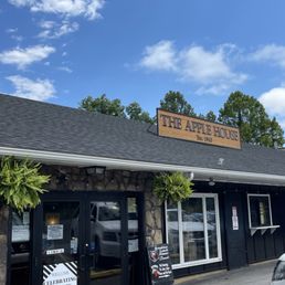 THE APPLE HOUSE - Updated May 2025 - 667 Photos & 594 Reviews - 4675 ...