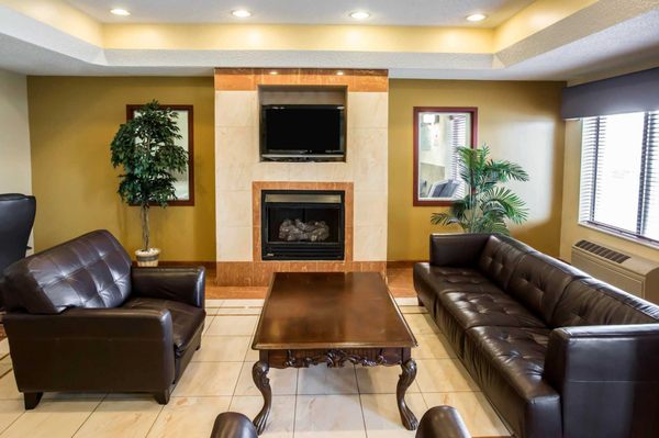 COMFORT INN CRYSTAL LAKE - ALGONQUIN - Updated May 2026 - 33 Photos ...