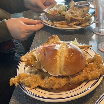 HANK’S GARAGE & GRILL - Updated May 2025 - 89 Photos & 27 Reviews ...