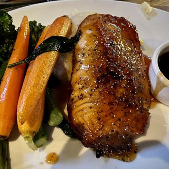 YARD HOUSE - Updated August 2024 - 973 Photos & 1298 Reviews - 1555 Ct ...