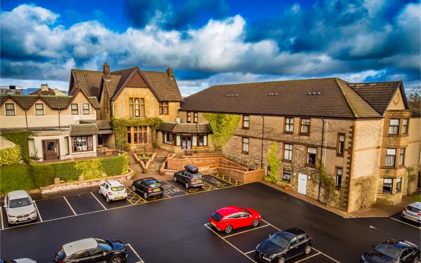 VISUAL PURSUIT - 14 Photos - 121 Glenview Crescent, Moodiesburn, North ...