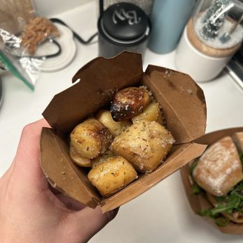 ROLI ROTI GOURMET ROTISSERIE - Updated June 2024 - 1942 Photos & 1603 ...