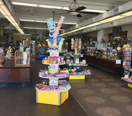 SHRIVER’S SALT WATER TAFFY & FUDGE - Updated October 2025 - 102 Photos ...