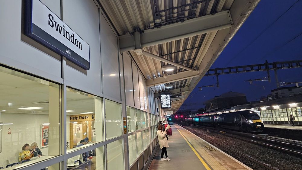 SWINDON STATION - Updated April 2025 - 11 Reviews - Station Road ...