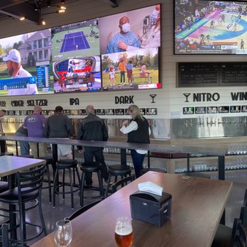 HOPS & BERRY TAPROOM - Updated October 2025 - 16 Photos & 17 Reviews ...