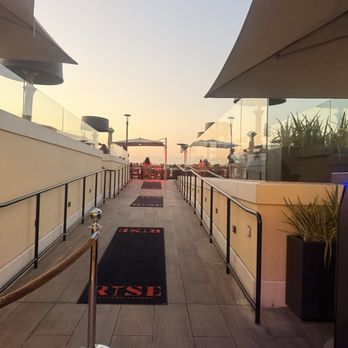 RISE ROOFTOP LOUNGE - Updated December 2025 - 863 Photos & 434 Reviews ...