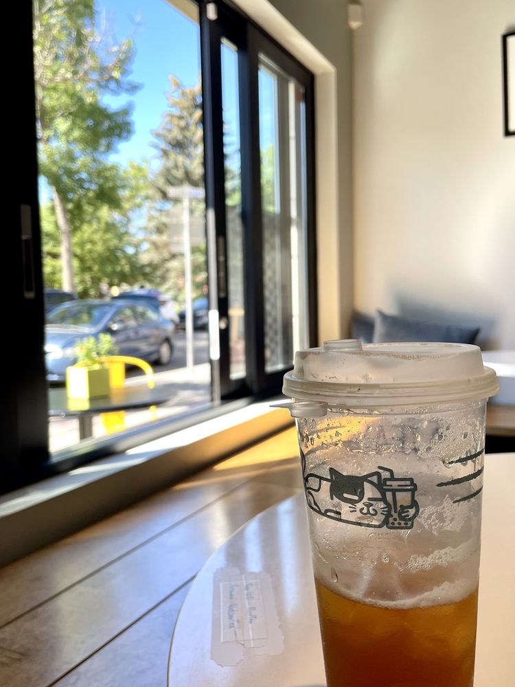 PURR TEA - Updated January 2025 - 11 Photos - 104-1851 Sirocco Drive SW ...