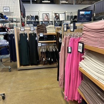 GAP FACTORY Updated February 2025 16 Photos 1000 Tanger Dr Locust Grove Georgia Women s Clothing Phone Number Yelp