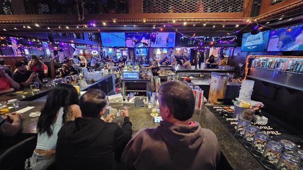 BIGS - Updated September 2025 - 490 Photos & 660 Reviews - 323 N State ...