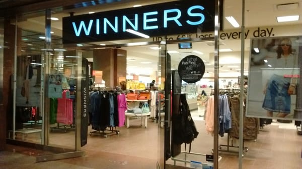 WINNERS - Updated December 2025 - 10 Photos - 40 King St W, Toronto ...