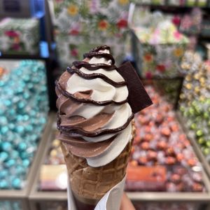 LINDT CHOCOLATE SHOP - 41 Photos & 62 Reviews - 704 Boylston Street ...