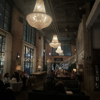 FOX BAR - Updated December 2025 - 229 Photos & 103 Reviews - 113-125 N ...