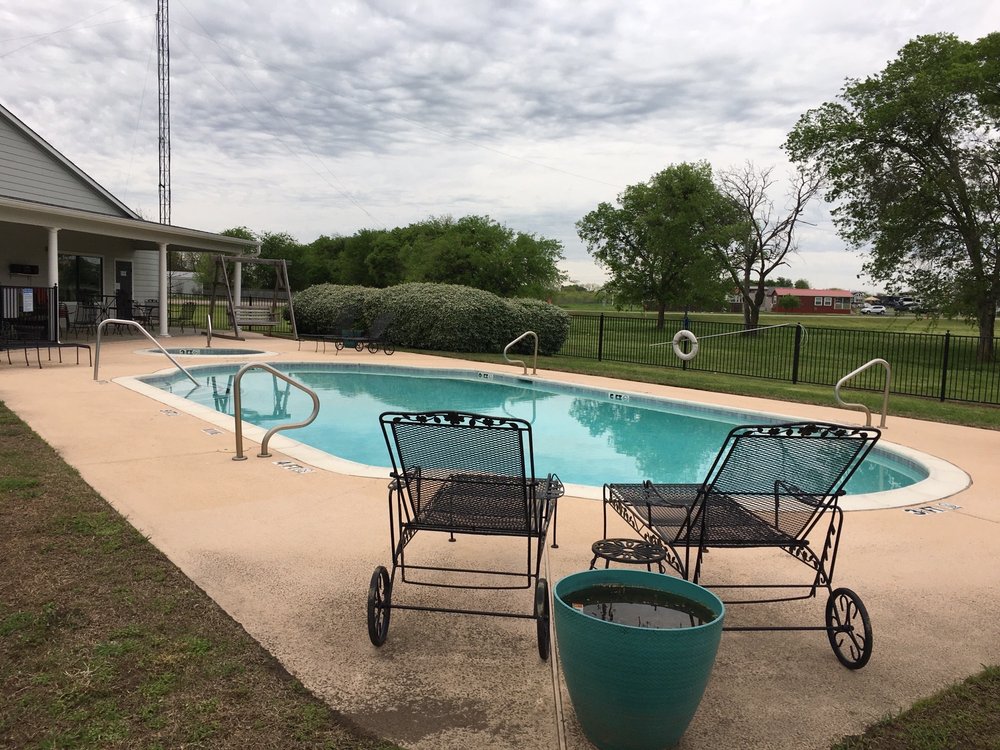 BLUEBONNET RIDGE RV PARK & COTTAGES - 15 Photos & 14 Reviews - 16543 Fm ...