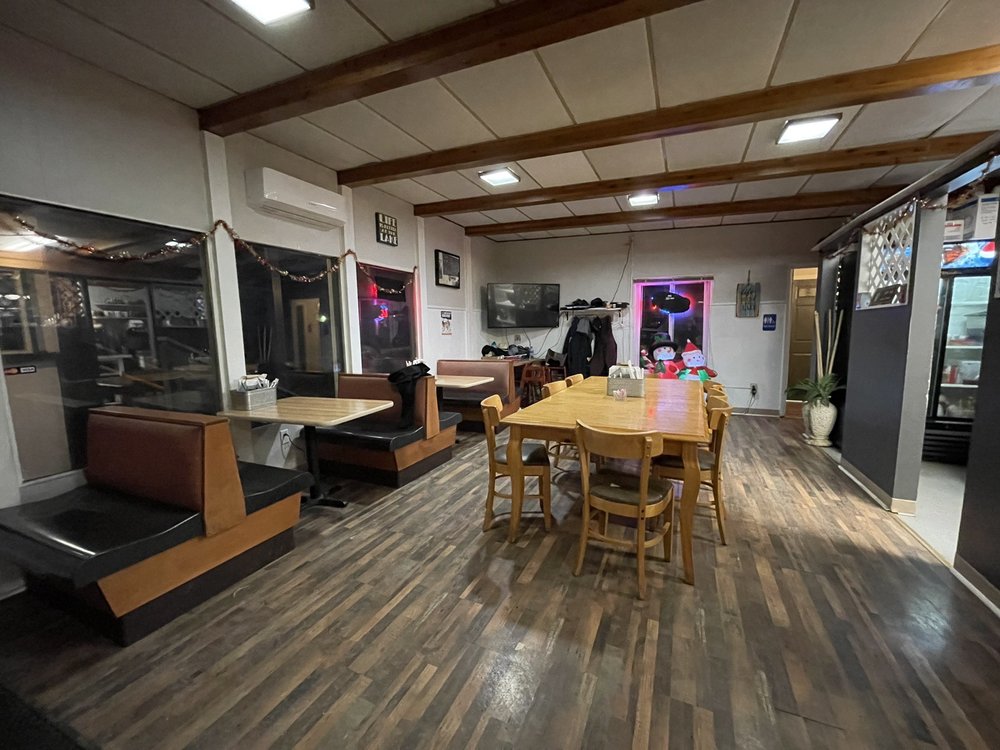 Lakefront Bar & Grill Cascade, Idaho