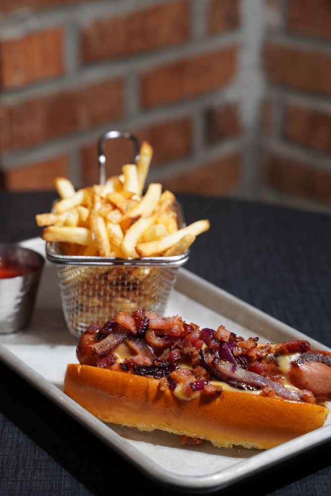 CLUBHOUSE KITCHEN & BAR - 64 Photos & 15 Reviews - 333 W College Ave ...