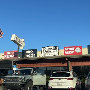 JOHNSON’S BARBEQUE - 333 Photos & 335 Reviews - 1401 W Dr Mrtn Lthr Kng ...