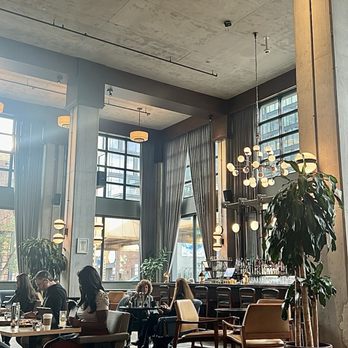 CIRA - Updated May 2025 - 1355 Photos & 569 Reviews - 200 N Green St ...