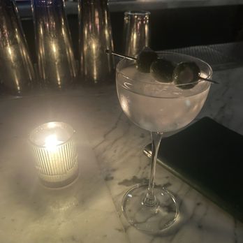 FLORA ROOM - Updated January 2026 - 171 Photos & 83 Reviews - 200 N 1st ...