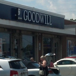 GOODWILL RETAIL STORE AND DONATION CENTER - 11 Photos & 22 Reviews ...