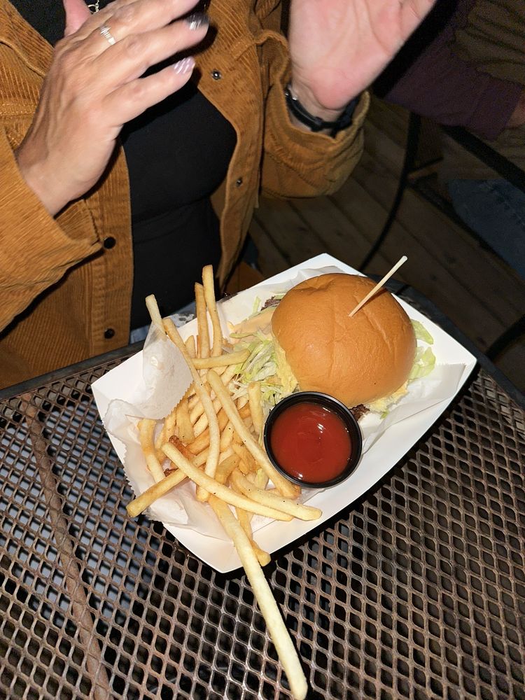 CLASSICS SPORTS BAR - Updated December 2025 - 36 Photos & 37 Reviews ...