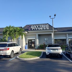 CRUNCH FITNESS - FORT MYERS - Updated June 2025 - 72 Photos & 55 ...