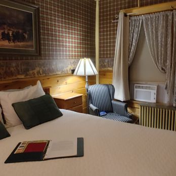 WAYBURY INN - Updated September 2025 - 54 Photos & 47 Reviews - 457 E ...