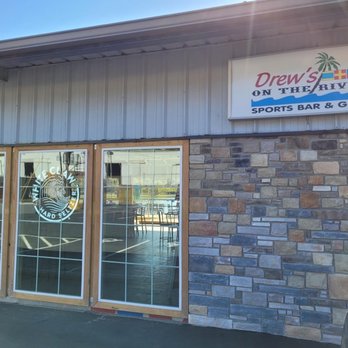DREW’S ON THE RIVER - Updated November 2025 - 21 Photos - 4333 River Rd ...