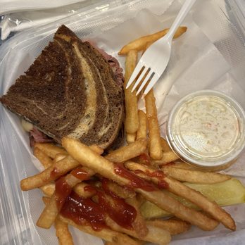 MAHONEY’S IRISH PUB & STEAKHOUSE - Updated November 2025 - 103 Photos ...