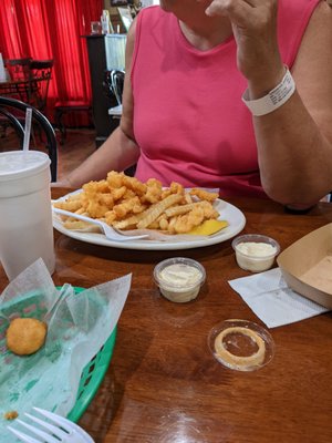 ST ROSE TAVERN - Updated July 2024 - 58 Photos & 53 Reviews - 14466 ...