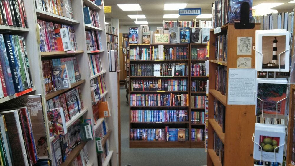 HOOKED ON BOOKS - Updated October 2025 - 32 Reviews - 3918 Maizeland Rd ...