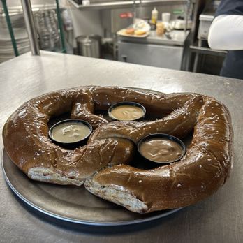 BEERHEAD BAR & EATERY - Updated December 2025 - 213 Photos & 122 ...