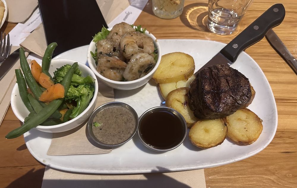 IGUANA STREET BAR & RESTAURANT - Updated January 2025 - 33 Photos & 17 ...