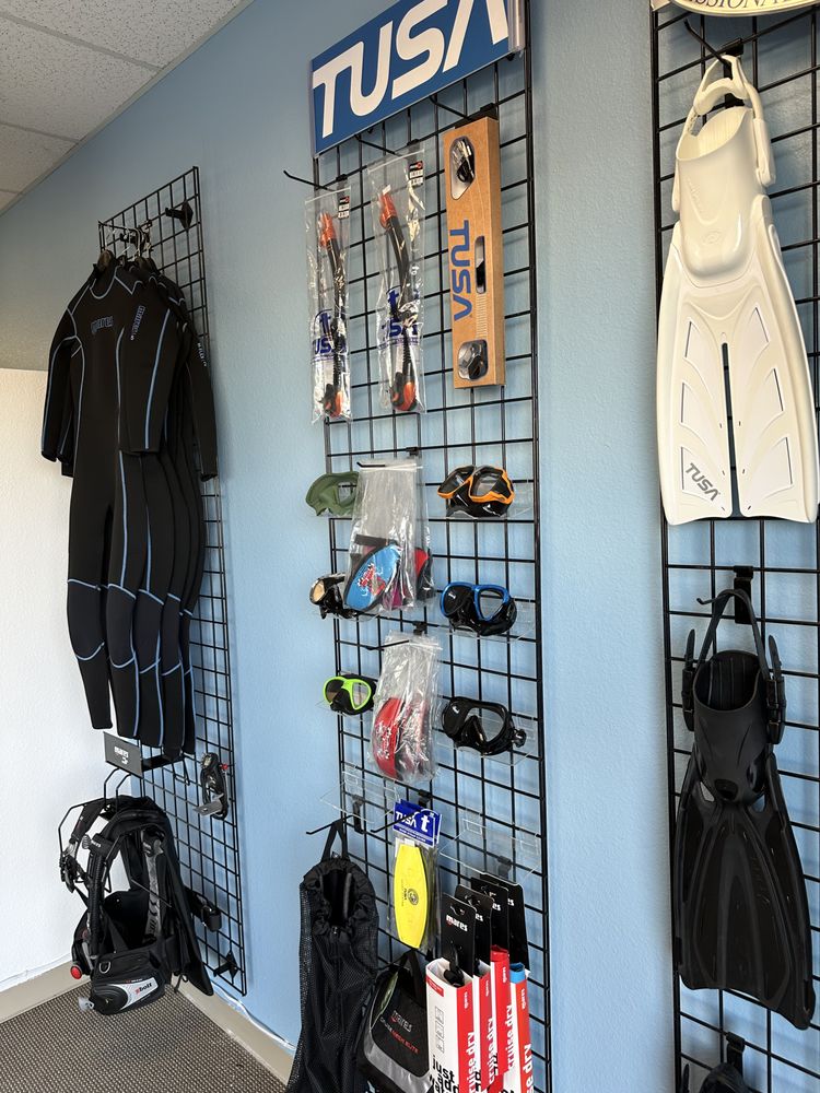 FINS UP SCUBA - Updated January 2026 - 35 Photos & 41 Reviews - 13636 N ...
