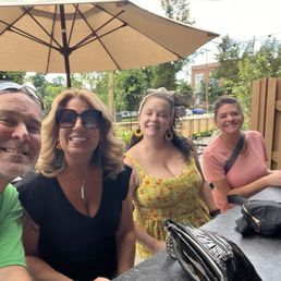 THE DAISY TAVERN - Updated July 2025 - 100 Photos & 63 Reviews - 1100 E ...