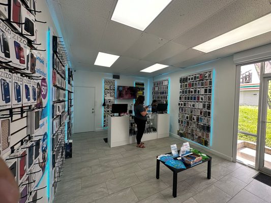 MR PHONE PRO - Updated December 2025 - 25 Photos - 2707 US-92, Lakeland ...