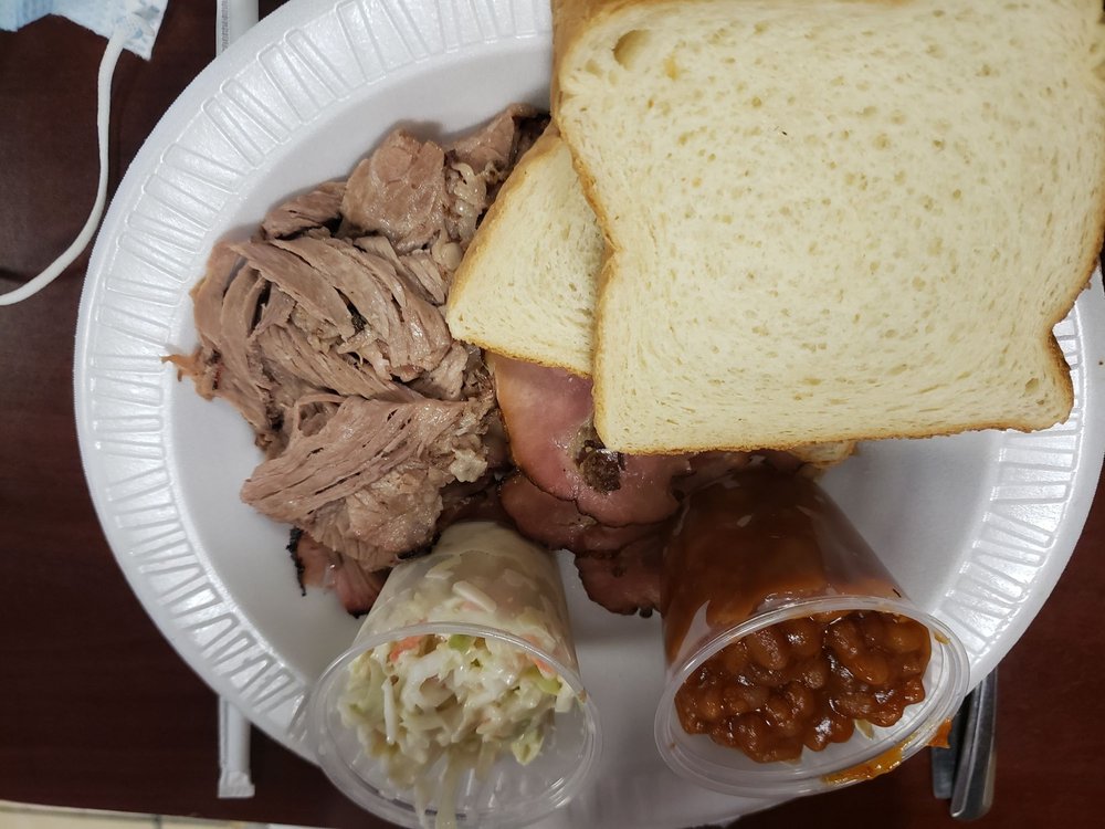 CROSSTOWN BBQ - 57 Photos & 85 Reviews - 1331 E Division St ...